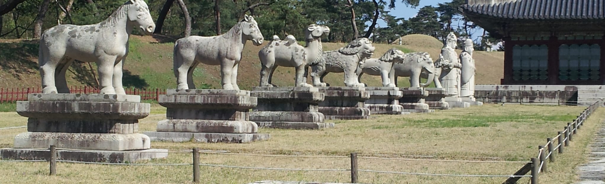 Hongneung and Yureung Royal Tombs: 25 foto's - Gyeonggi-do, Zuid-Korea ...