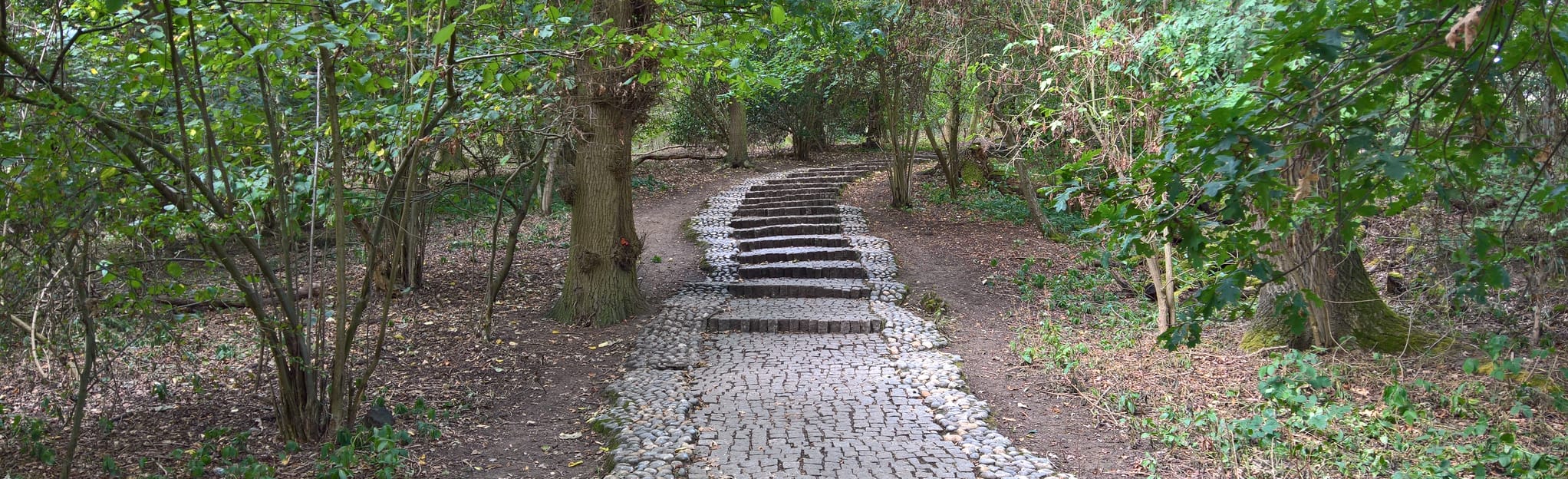 Runnymede Memorial Trail: 407 foto's - Surrey, Engeland | Wandelen ...