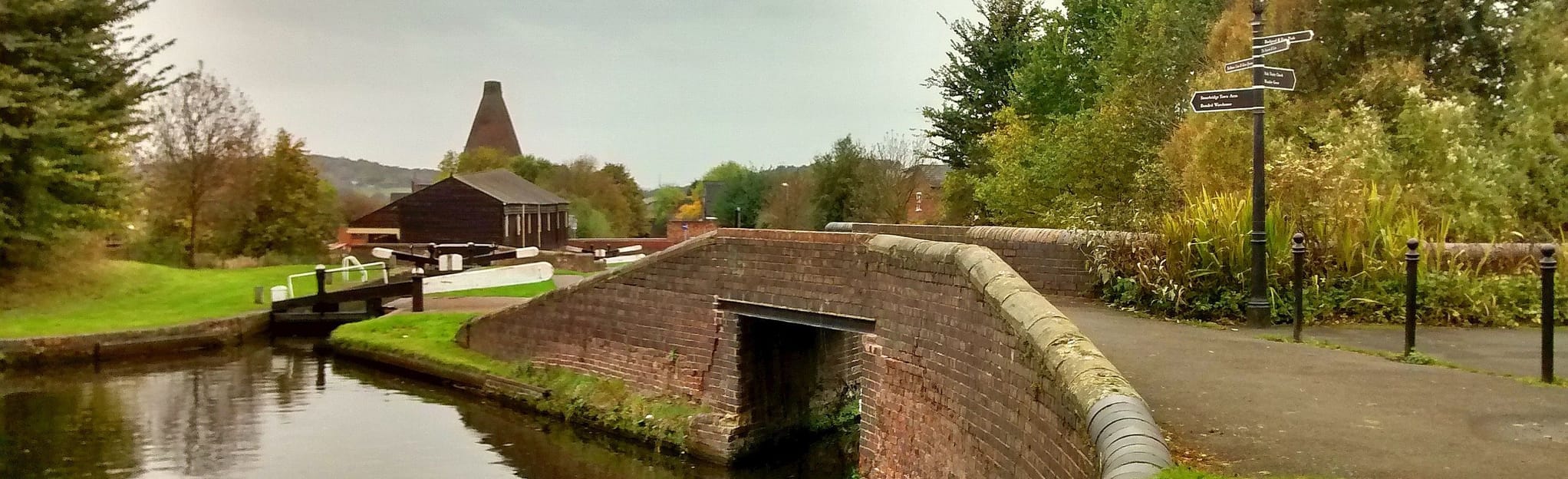 Stourbridge Canal: Fens Pools to Stourbridge, West Midlands, England ...