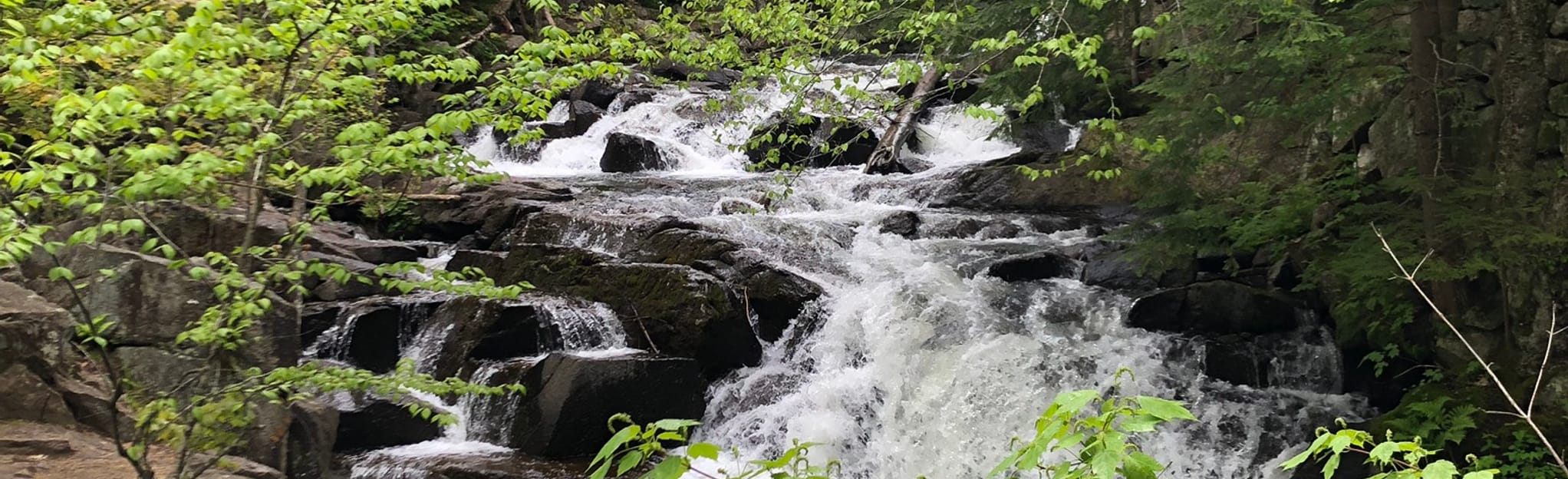 Ruines de Carbide Willson et Chutes du Lac Meech - Quebec, Canada ...