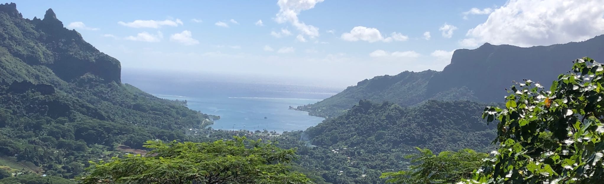 Les Trois Sapins via Col des Trois Pinus - Moorea, French Polynesia ...