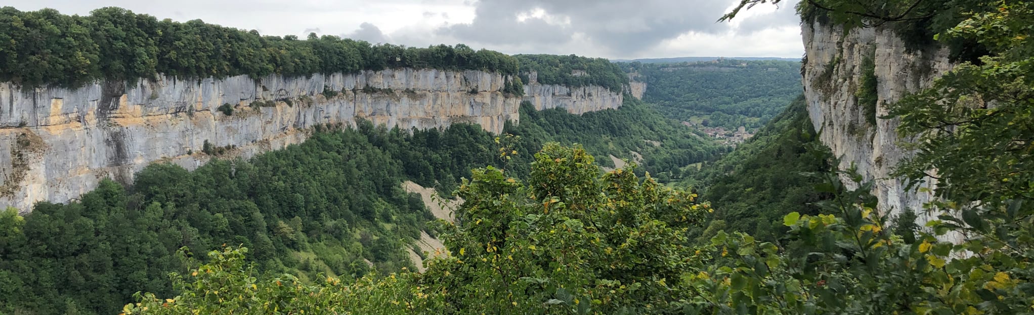 Belvederes and Caves of Baume-les-Messieurs: 340 foton – Jura ...
