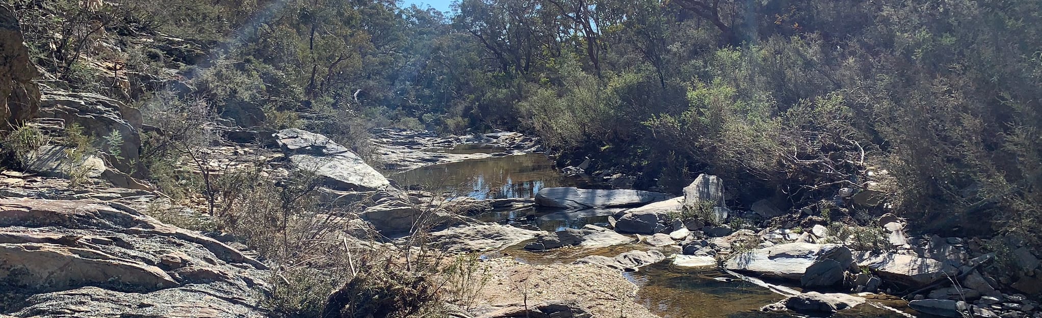 Queanbeyan River via Corner Hill and Woolcara Lane, 4 Fotos - New South ...