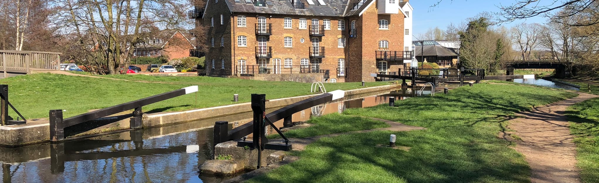 Weybridge Locks and Levels via River Wey Navigation Path: 285 foto's ...