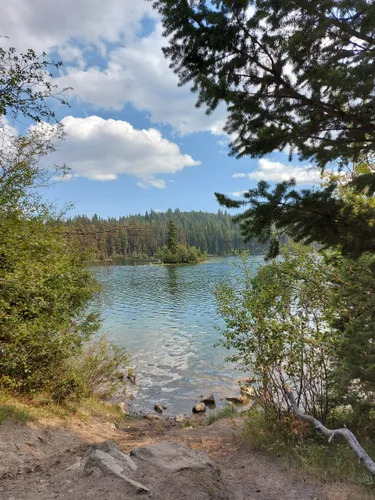 McConnell Lake Provincial Park: de beste routes om te wandelen | AllTrails