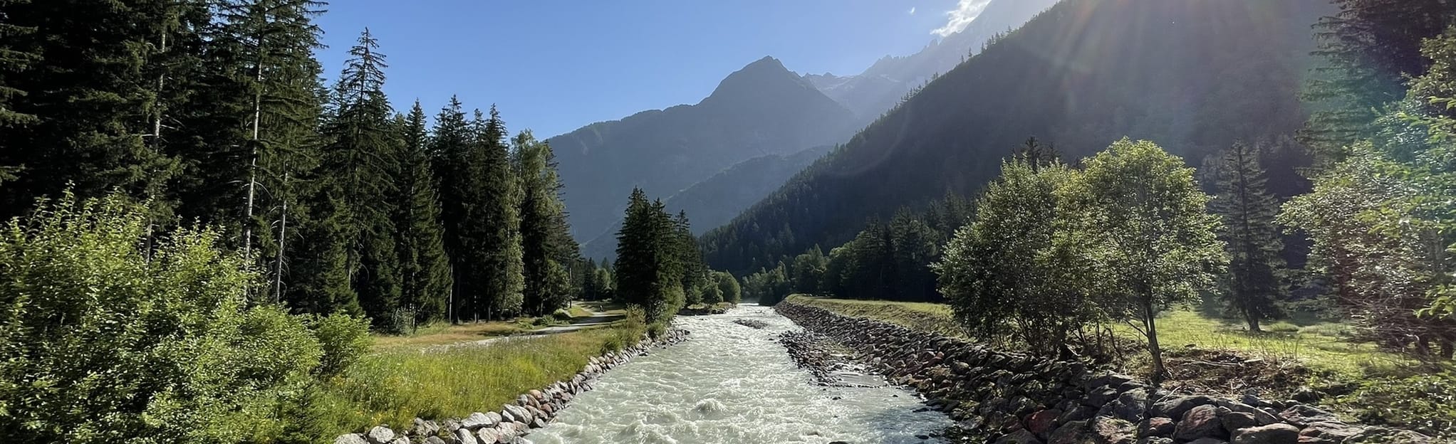 The banks of the Arveyron from the Pierre d'Orthaz: 95 Fotos - Alta ...