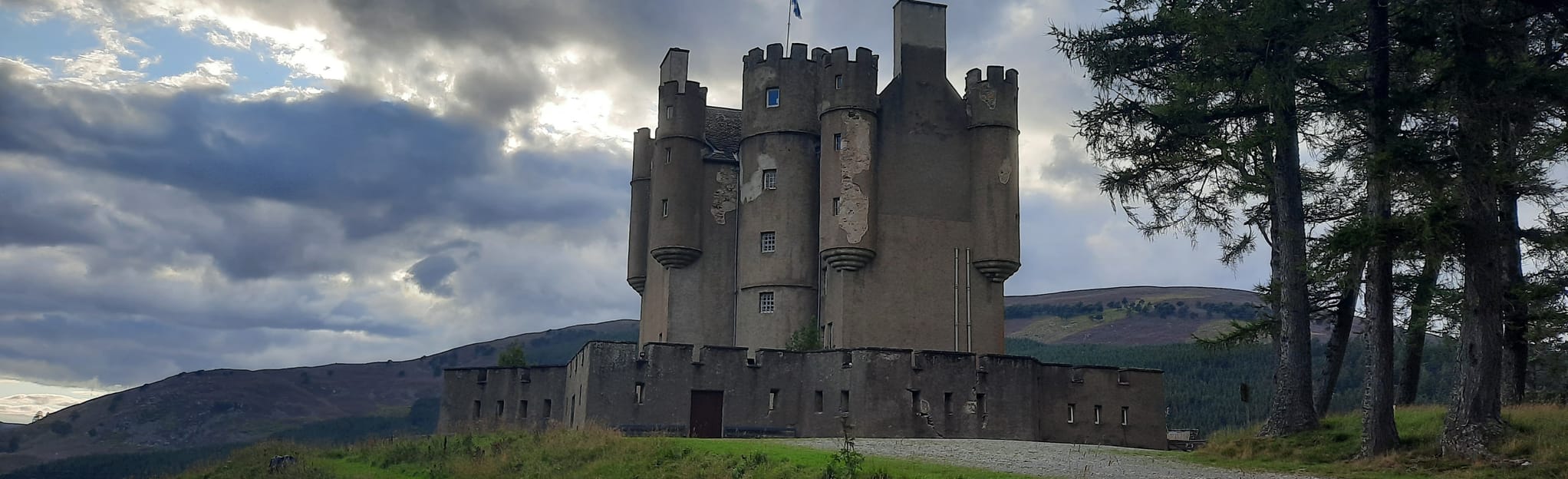 Braemar Castle: 2 foto's - Aberdeenshire, Schotland | Wandelen - AllTrails