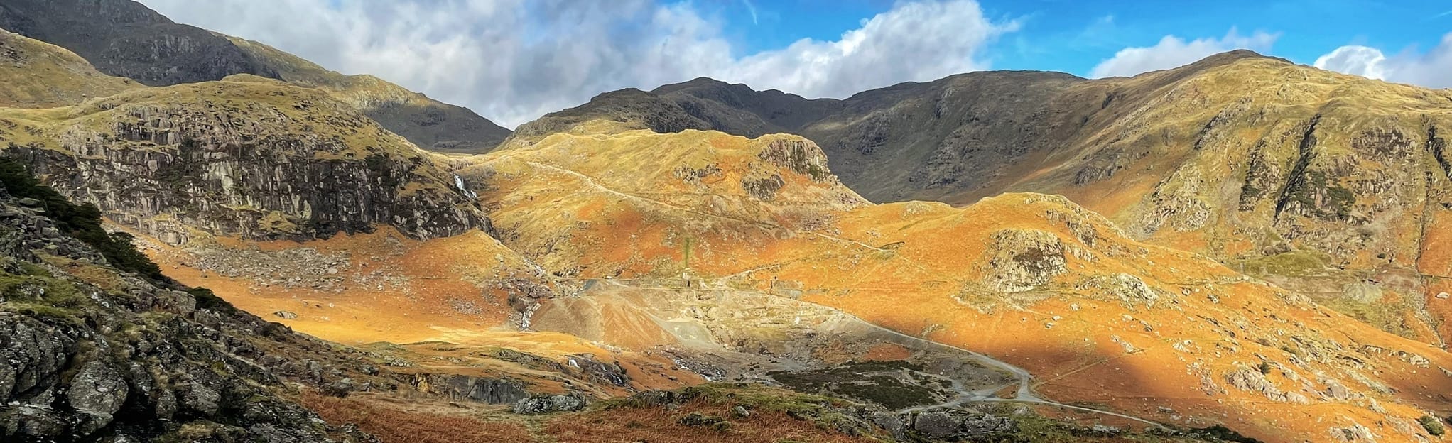 Dow Crag and Swirl How via South Rake: 1.613 Fotos - Cumbria, England ...