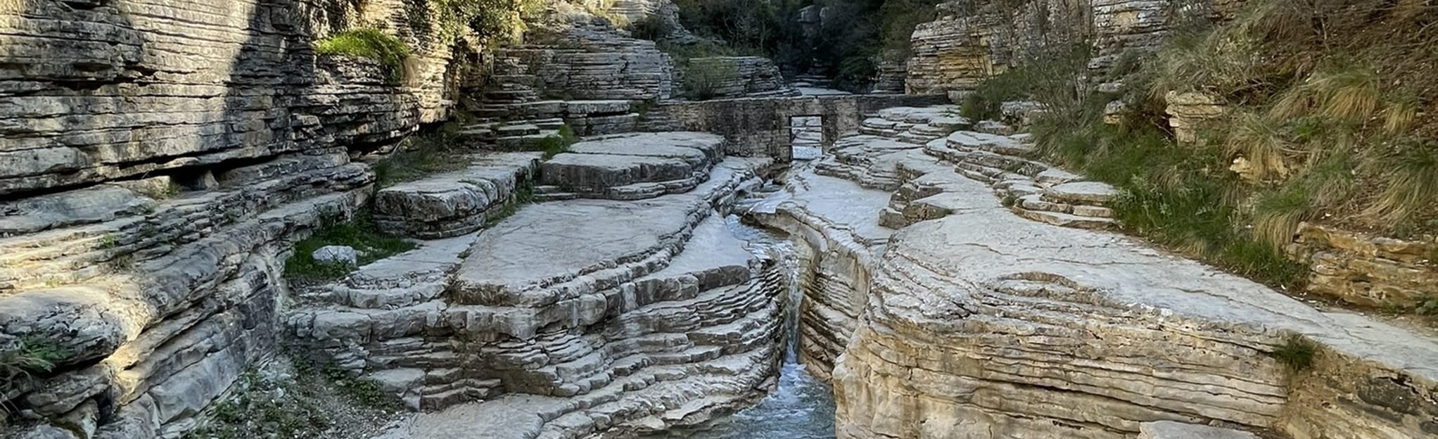 Papingo Rock Pools: 26 foto's - Epirus, Griekenland | Wandelen - AllTrails