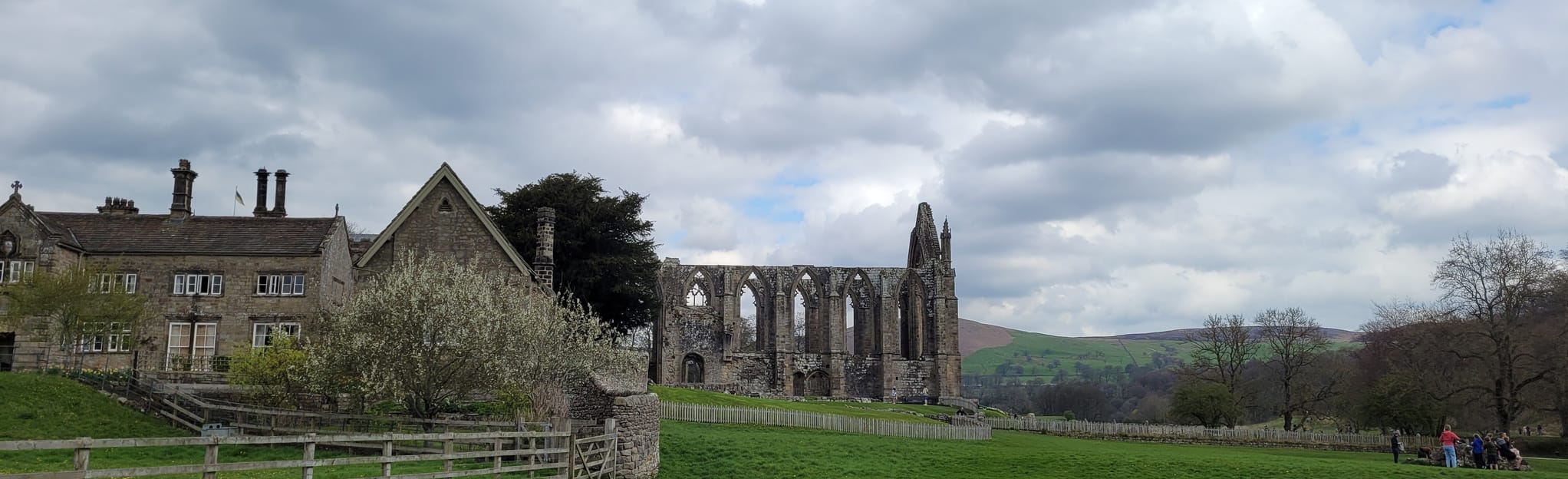 Bolton Abbey, River Wharfe, and Hare Head Circular: 580 foto's - West ...