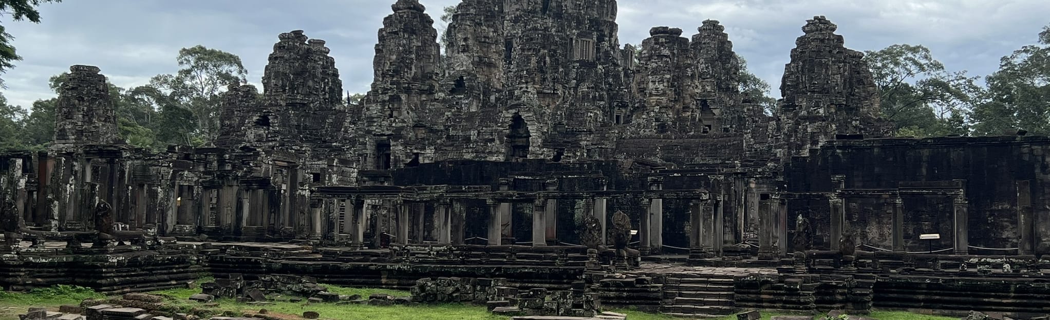 Small Circuit: Angkor Wat, Bayon Temple, Ta Prohm: 280 foto - provincia ...