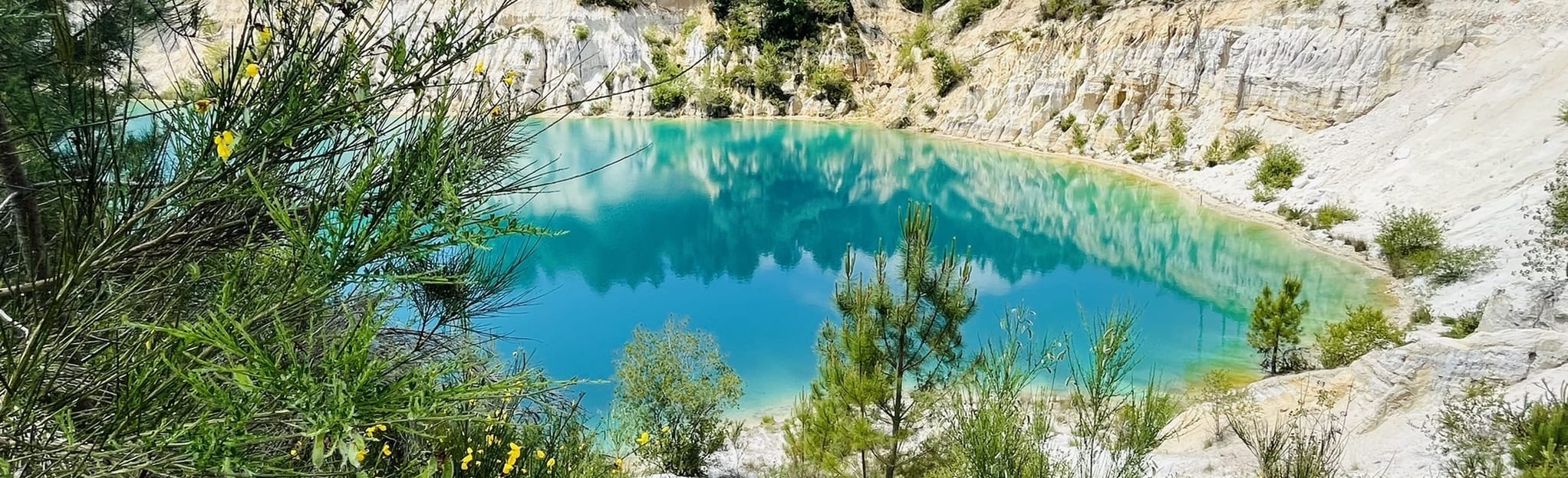 Guizengeard Blue Lakes: 80 foto - Charente, Francia | AllTrails