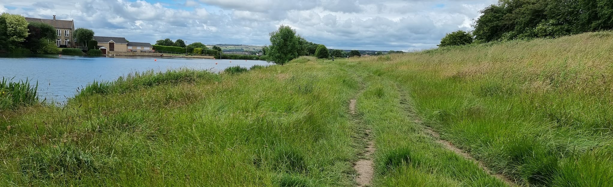 Yeadon Tarn to Billing Hill: 12 Reviews, Map - West Yorkshire, England ...