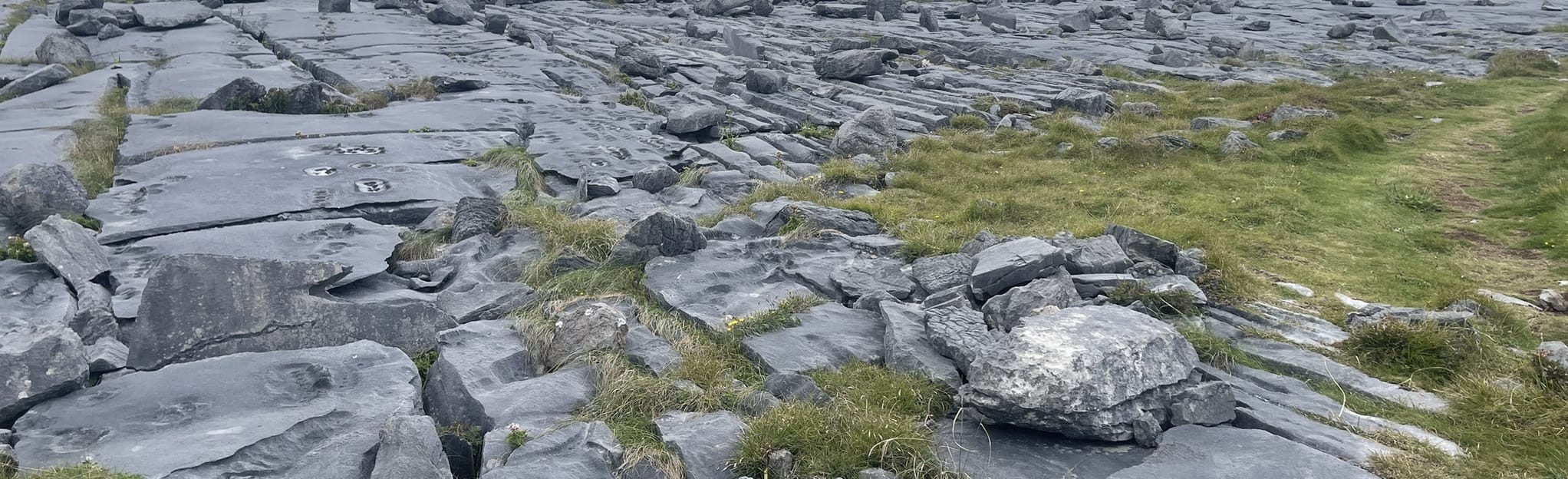 The Serpant's Lair | Poll na bPéist: 22 Fotos - County Galway, Irland ...