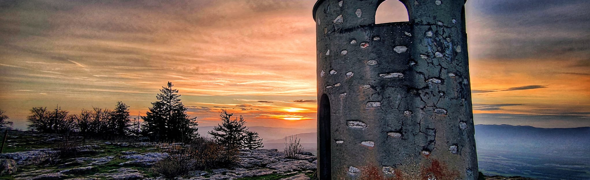 Grotte d'Archamps et Grand Piton par le Sentier des Gardes: 3 Reviews ...