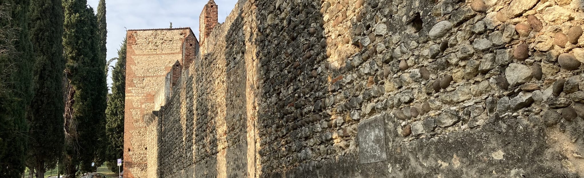 Le Mura di Verona: Porta Vescovo - Parco delle Mura: 137 Fotos - Veneto ...