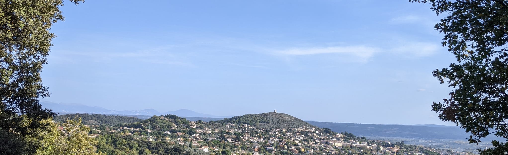 Les Balcons de Manosque: the Blue Grotto and the Luberon ridge: 9 ...