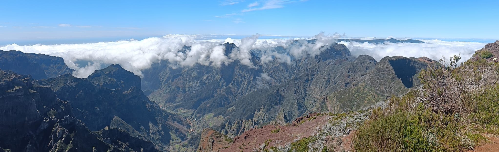 Pico Alto e Poiso via Levada das Cales: 106 foto's - Madeira, Portugal ...