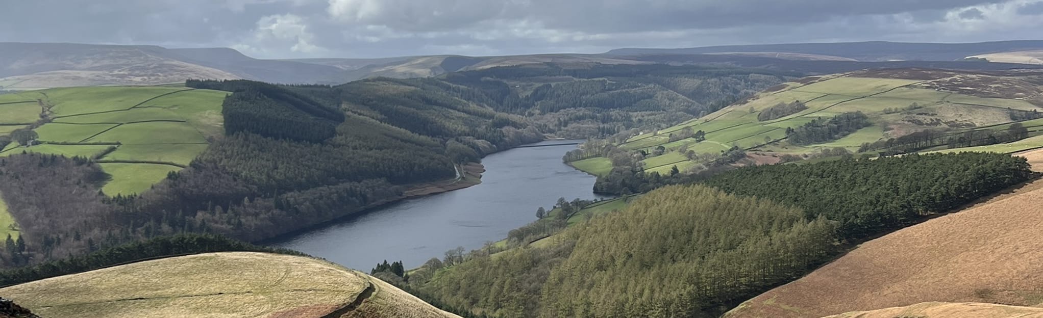 Ladybower Reservoir, Lee Wood and Whinstone Lee Tor Circular: 3.756 ...