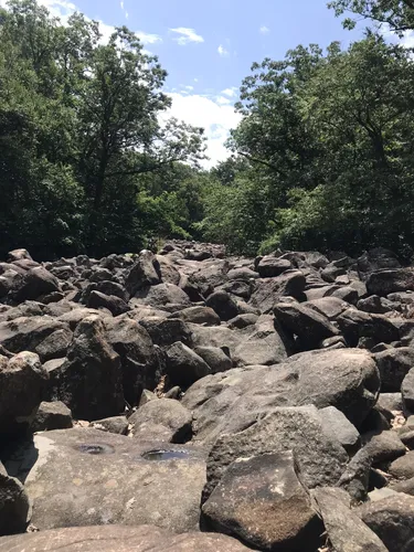 Beste wandelingen en routes in Ringing Rocks County Park | AllTrails