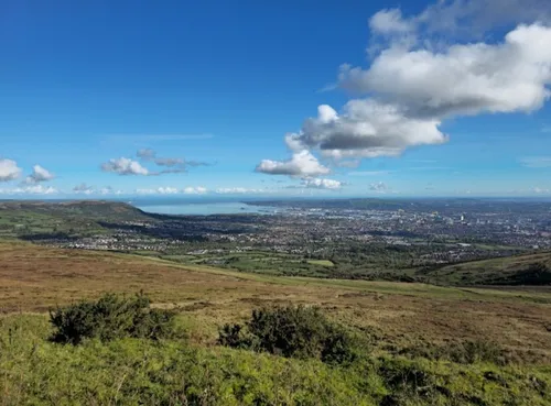 Divis and Black Mountain, National Trust: de beste routes om te ...