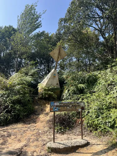 Hutan Lipur Gunung Angsi : les meilleures randonnées et itinéraires à ...